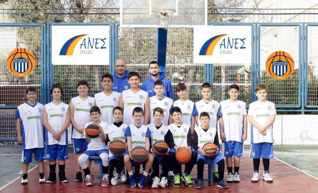 ΤΟP OF THE VILLAGE: ”O ΕΘΝΙΚΟΣ ΠΕΙΡΑΙΩΣ ΚΟΙΤΑΕΙ ΠΑΝΤΑ ΨΗΛΑ” - Ο Κυανόλευκος